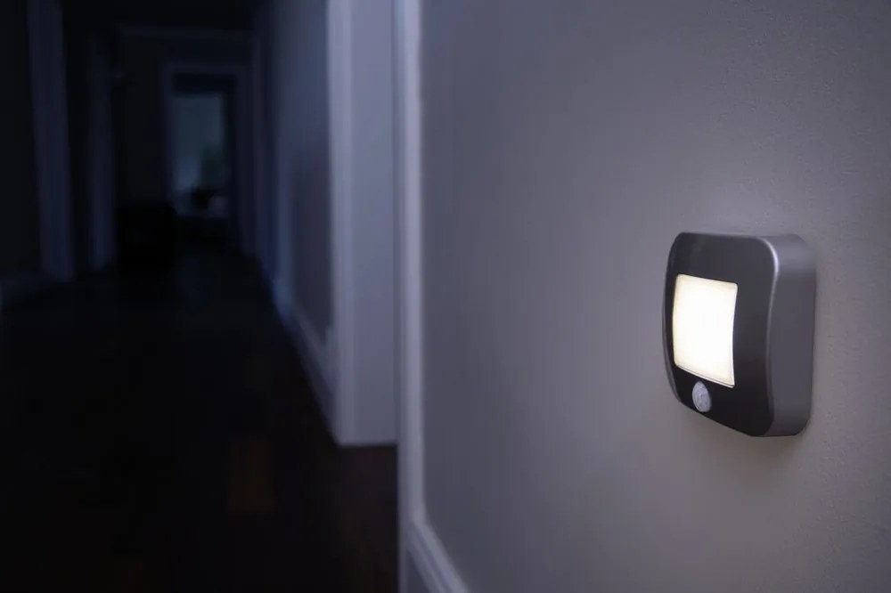 Orientační dětské noční LED světlo na baterie NIGHTLUX, šedé