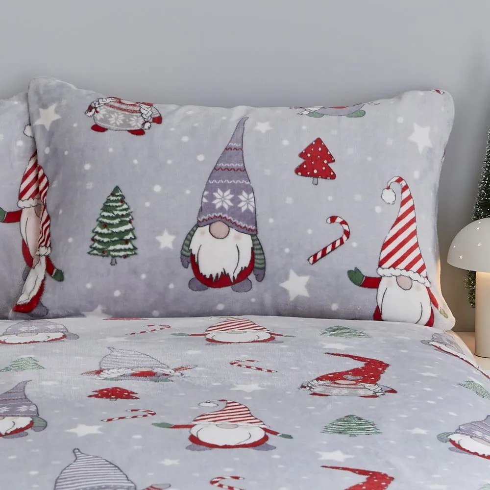 Šedé povlečení na dvoulůžko/prodloužené z mikroplyše 230x220 cm Festive Gnomes – Catherine Lansfield