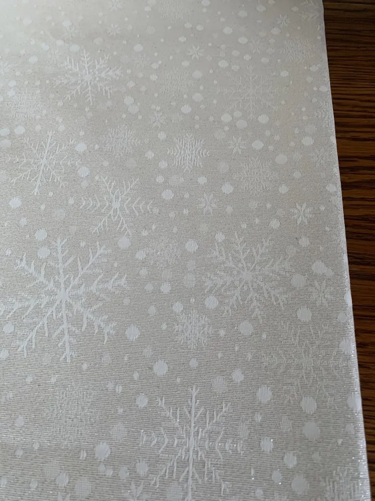 K-U ručně šitý ubrus bílo stříbrné Vánoce,  130 cm x 200 cm