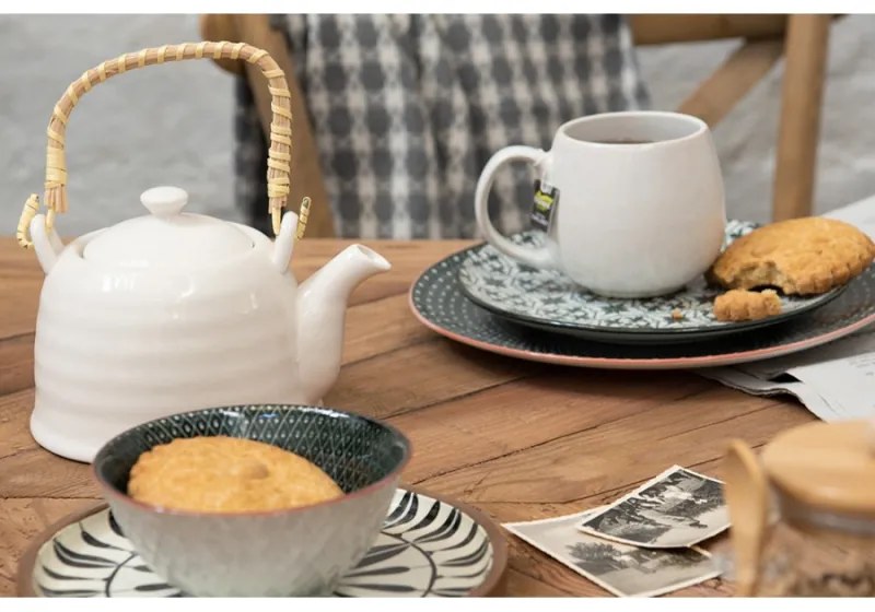 Bílá porcelánová konvice na čaj – 800 ml