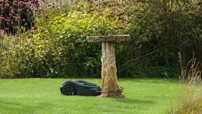Bosch nářadí Bosch Indego M+ 700, robotická sekačka, 18 V, výška střihu 30 – 50 mm, plocha až 700 m2