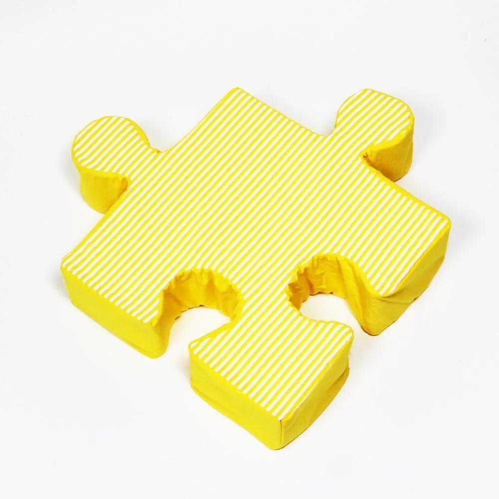 Žlutý polštářek Puzzle Stripes