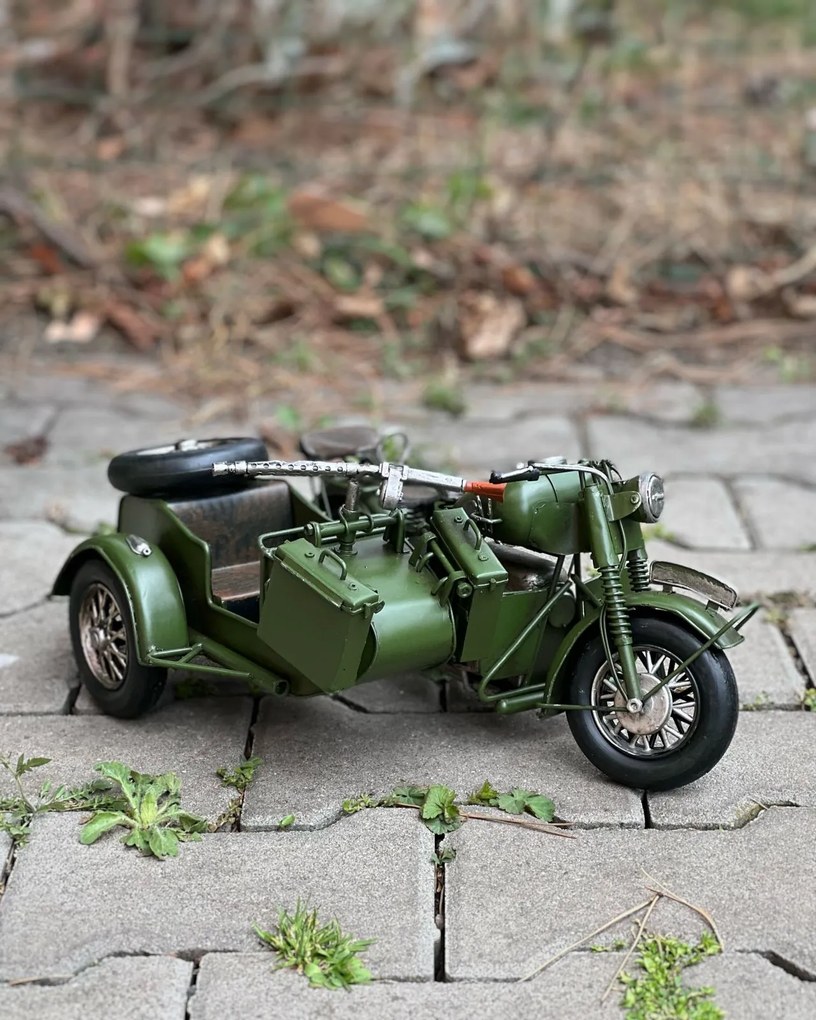 Plechový model - Armádní motocykl URAL s postranním vozíkem