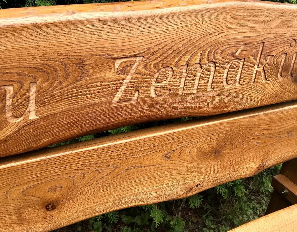 KULHÁNEK Zahradní lavice s vyfrézovaným jménem Délka: individuální, Odstín nátěru: lazura - dub