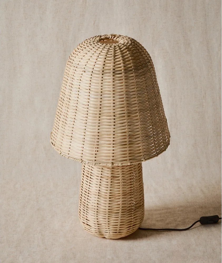 Ratanová stolní lampa v přírodní barvě (výška 65 cm) Neuda – Kave Home