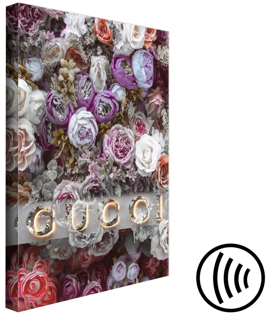 Obraz Gucci a růže (1-dílný) svislý - text na pozadí barevných květů