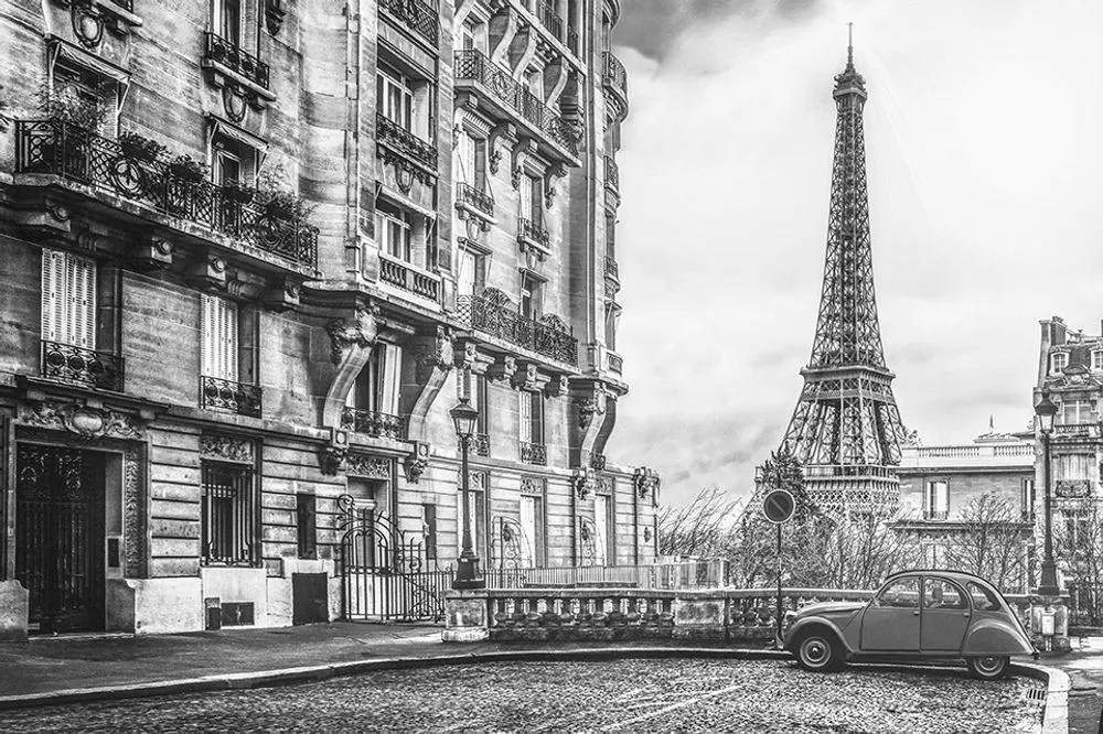 Samolepící tapeta černobílá Eiffelova věž z ulice Paříže - 225x270