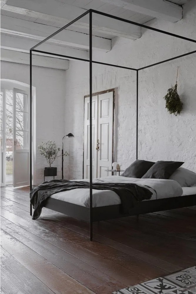 Černá ocelová dvoulůžková postel bez čela/s nebesy s roštem 160x200 cm Eton – noo.ma