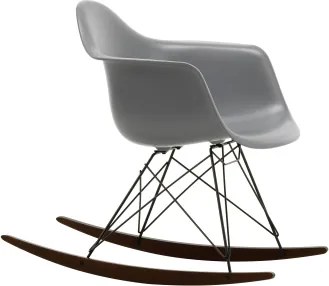 Eames Plastic Armchair RAR černě lakovaná grafitová tmavý javor Vitra