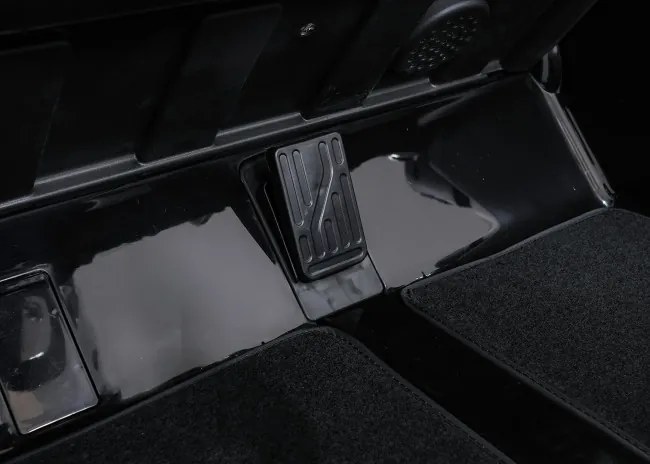 Elektrické autíčko Mercedes Benz GT63 AMG černé