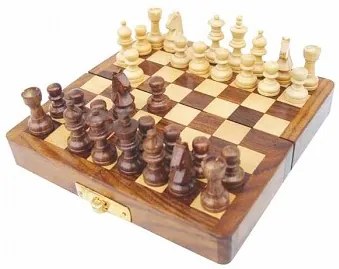 Šachy a vrhcáby (backgammon) v dřevěném boxu