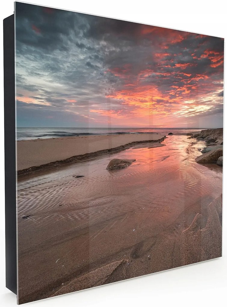 moderní loftová schránka na klíče do bytu