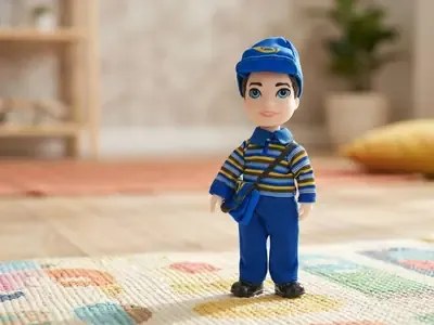 Figurka pošťáka 17 cm / Hrací postavička / Plast, textil / od 3 let