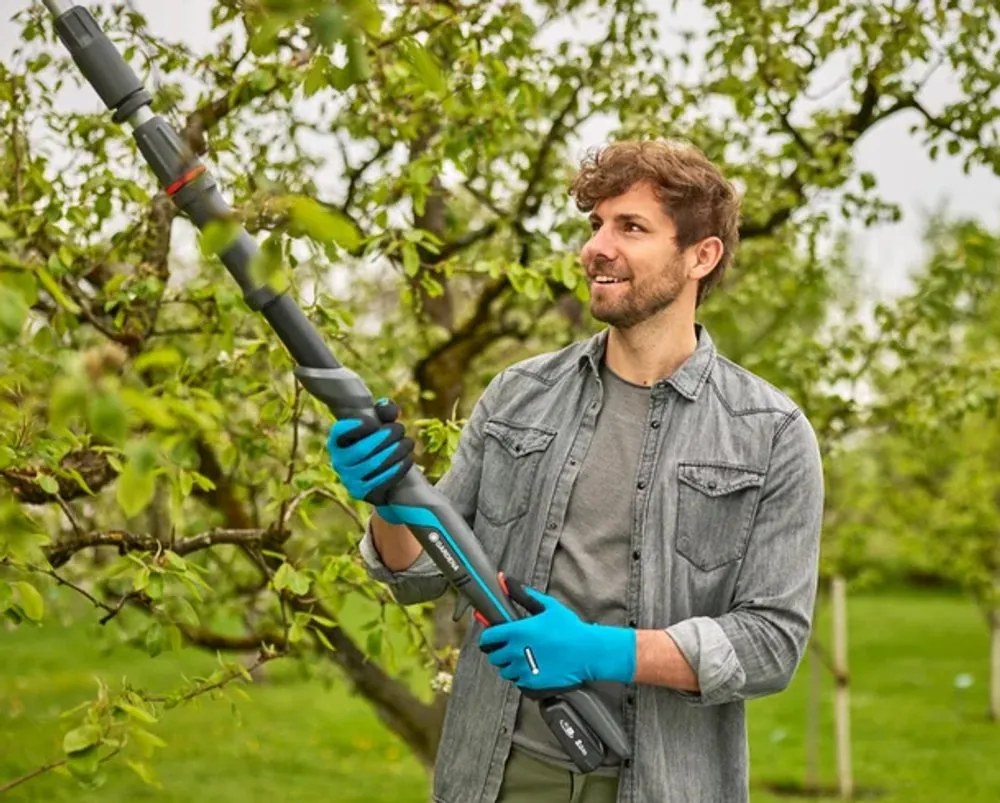Aku teleskopické nůžky na větve Gardena HighCut 250/18V P4A 14774-55