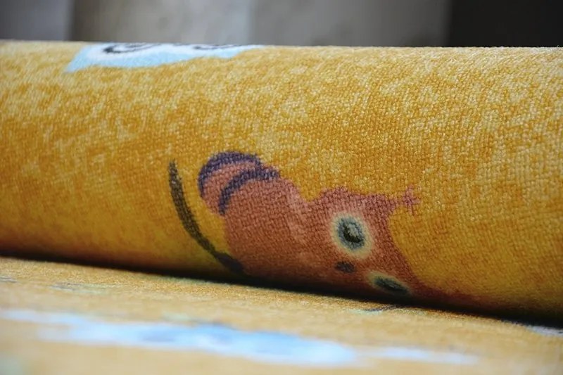 Dětský kusový koberec LITTLE OWL žlutý