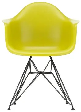 Eames Plastic Armchair DAR černě lakovaná hořčicová bílé na koberec Vitra