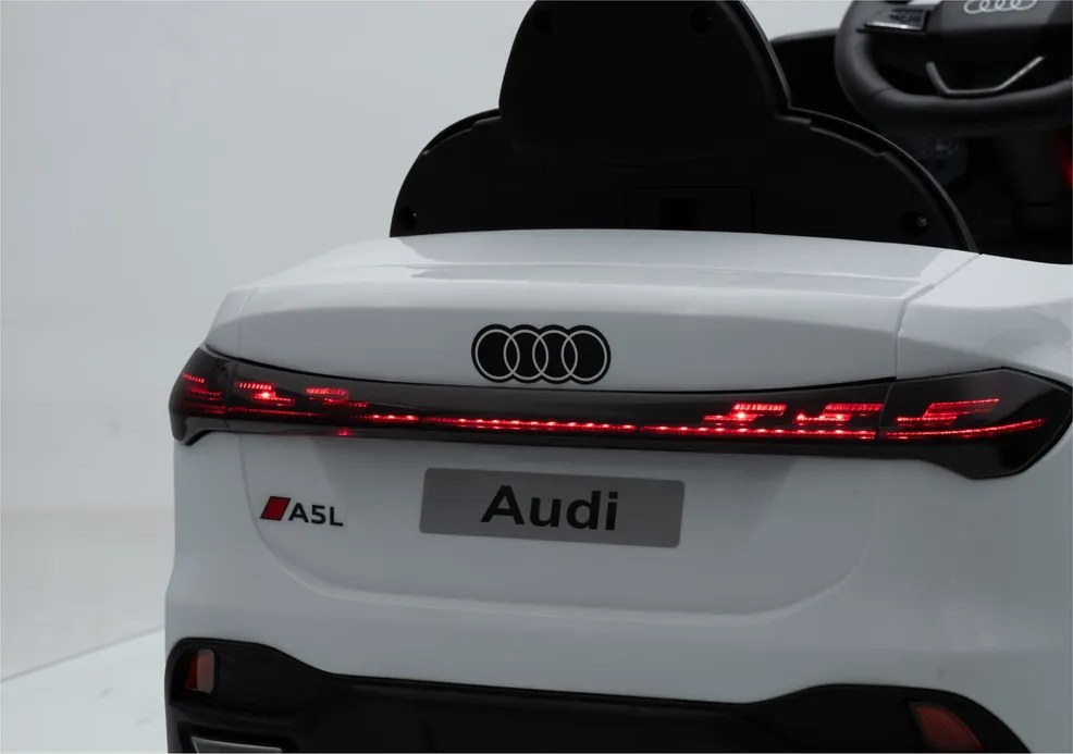 LEAN CARS Akumulátorové vozidlo Audi A5L HL788, bílé