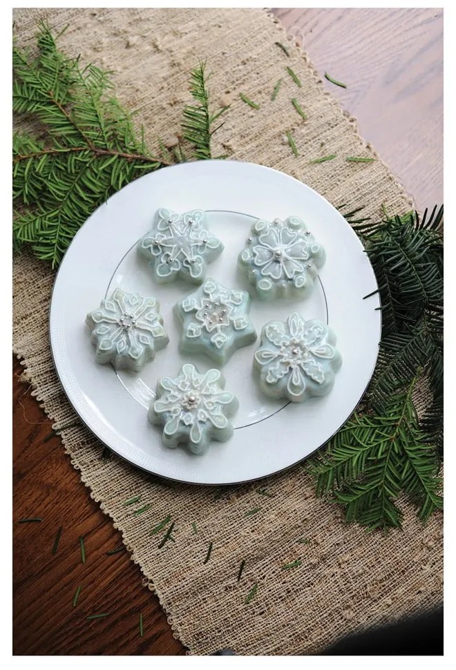 Forma na 6 mini bábovek ve stříbrné barvě Nordic Ware Snowflakes, 700 ml
