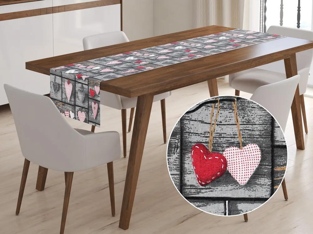 Biante Bavlněný běhoun na stůl Sandra SA-272 Červená srdce na šedém patchworku 45x120 cm