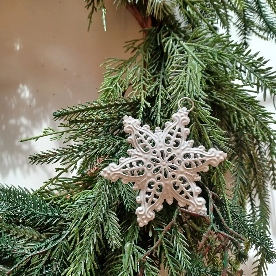 Vánoční ozdoby na stromeček kovové vločky 10 × 7,7 cm, bílá, balení 3 ks