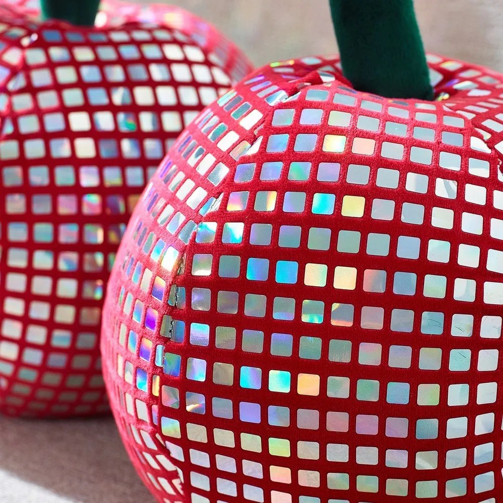 Plyšový dekorační polštář 25x30 cm Disco Cherries – Catherine Lansfield