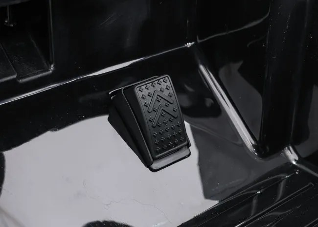 Elektrické autíčko Jeep BEAST 4x4 černé