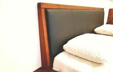 Postel Postelia MILANO BELLE Buk 180x200 - dřevěná postel z masivu o šíři 4 cm