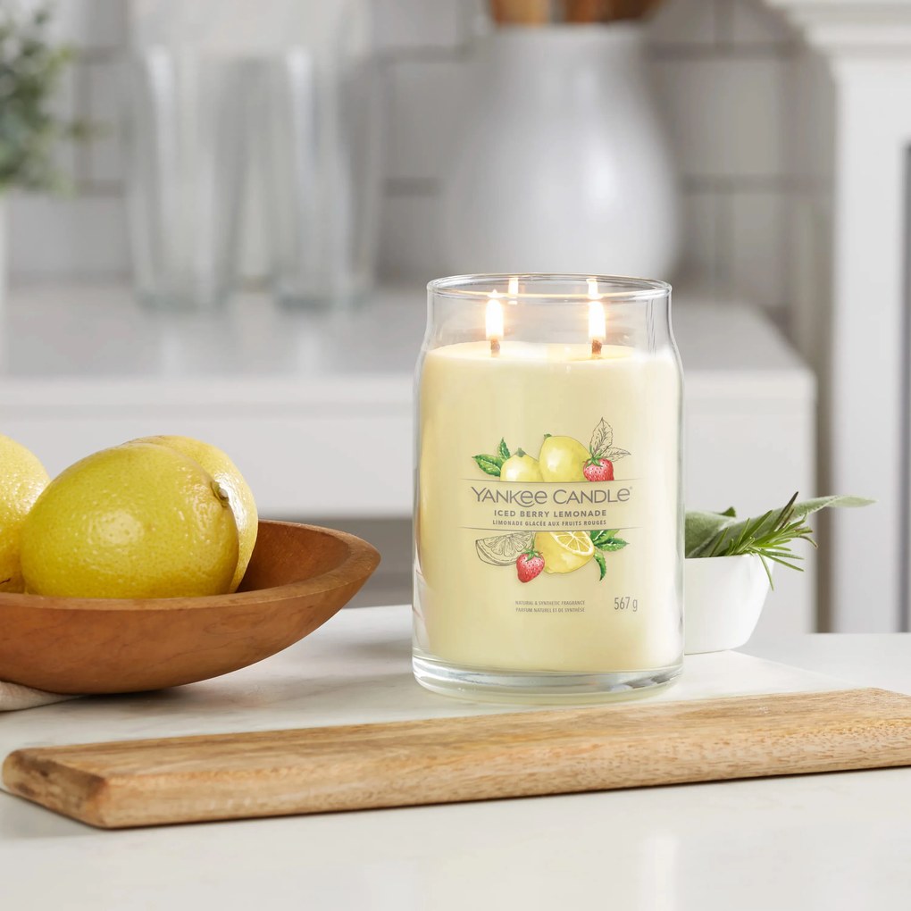 Yankee Candle – Signature svíčka Iced Berry Lemonade (Ledová limonáda) Velikost: střední 368 g