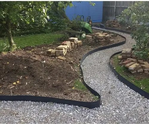 Zahradní plastový obrubník 60mm, 10m s kolíky Gardlov 24562