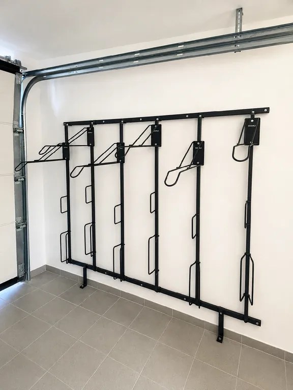 KACERLE KS-800 – nástěnný natáčecí stojan pro 3 až 6 kol Počet stání: pro 5 kol, Pro šířku pláště kola: do 6 cm (2,4") standardní horská kola, Varianta: bez oka k uzamčení