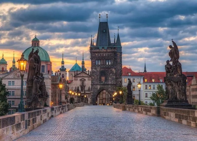 Puzzle Ravensburger Praha: Procházka po Karlově mostě 1000 dílků