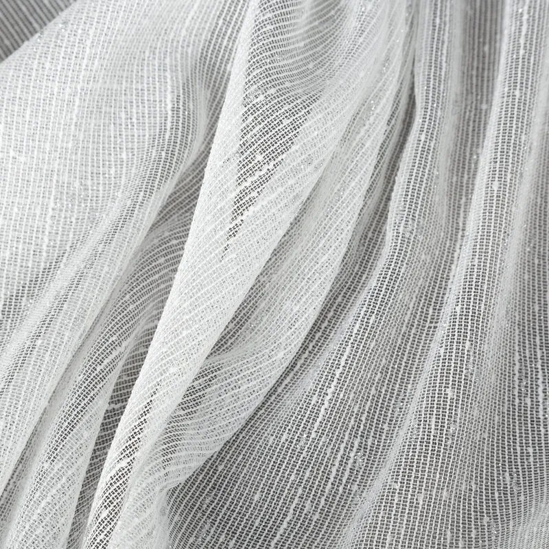 Bílá záclona se stříbrnou nití na kroužcích KELLY 140 x 250 cm