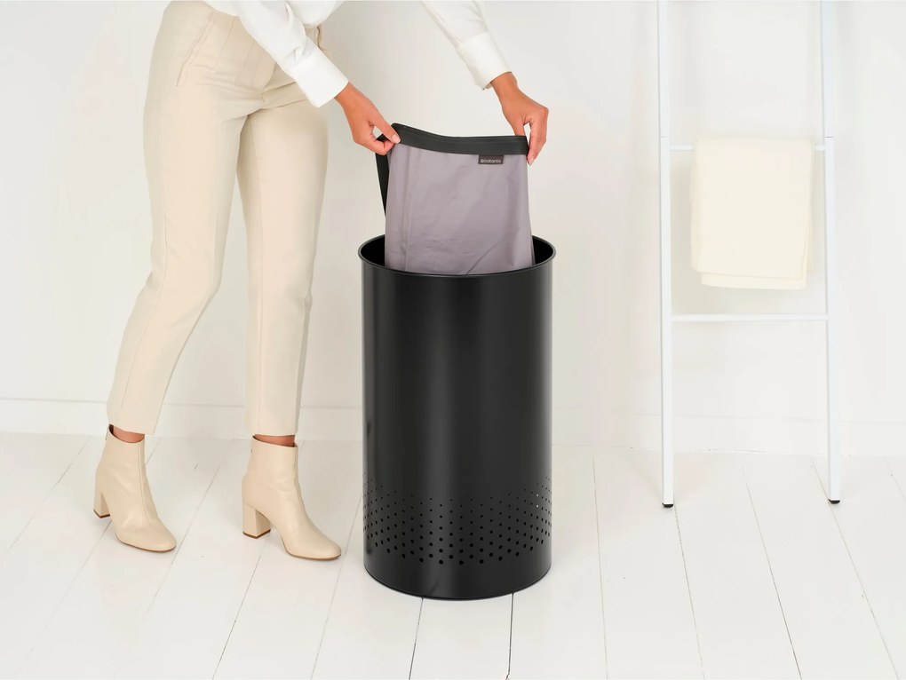Koš na prádlo Brabantia 60l černý/plastové víko