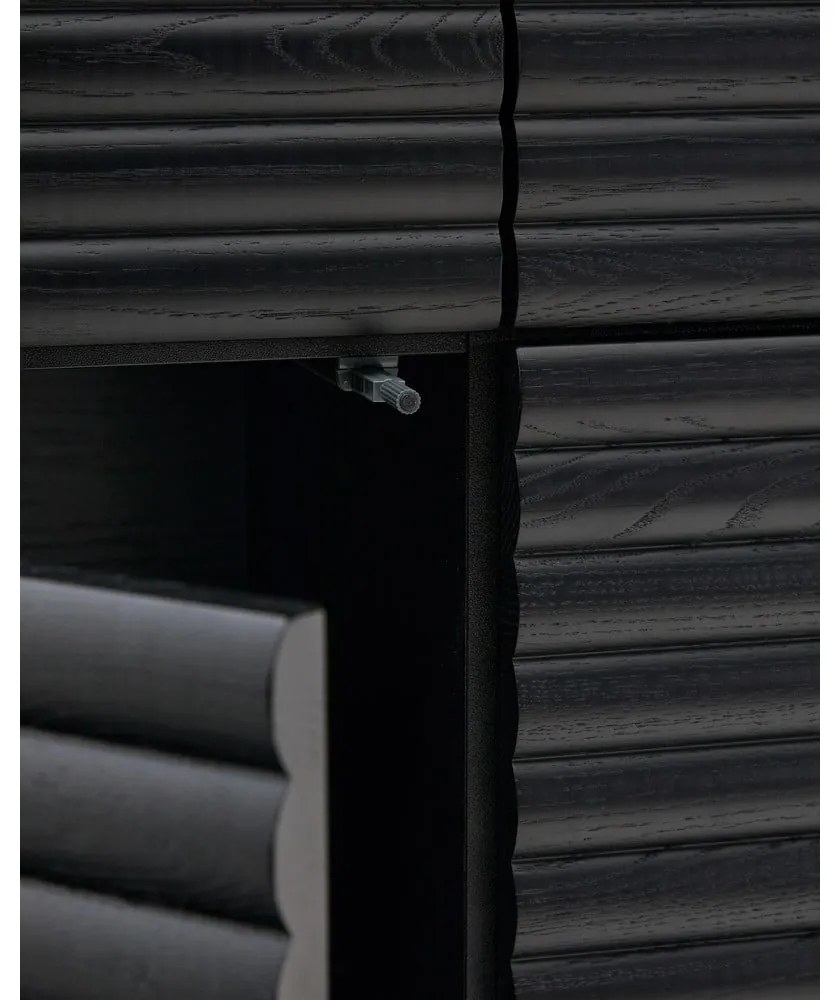 Černá skříňka v dekoru dubu 104,5x144x40 cm Lenon – Kave Home