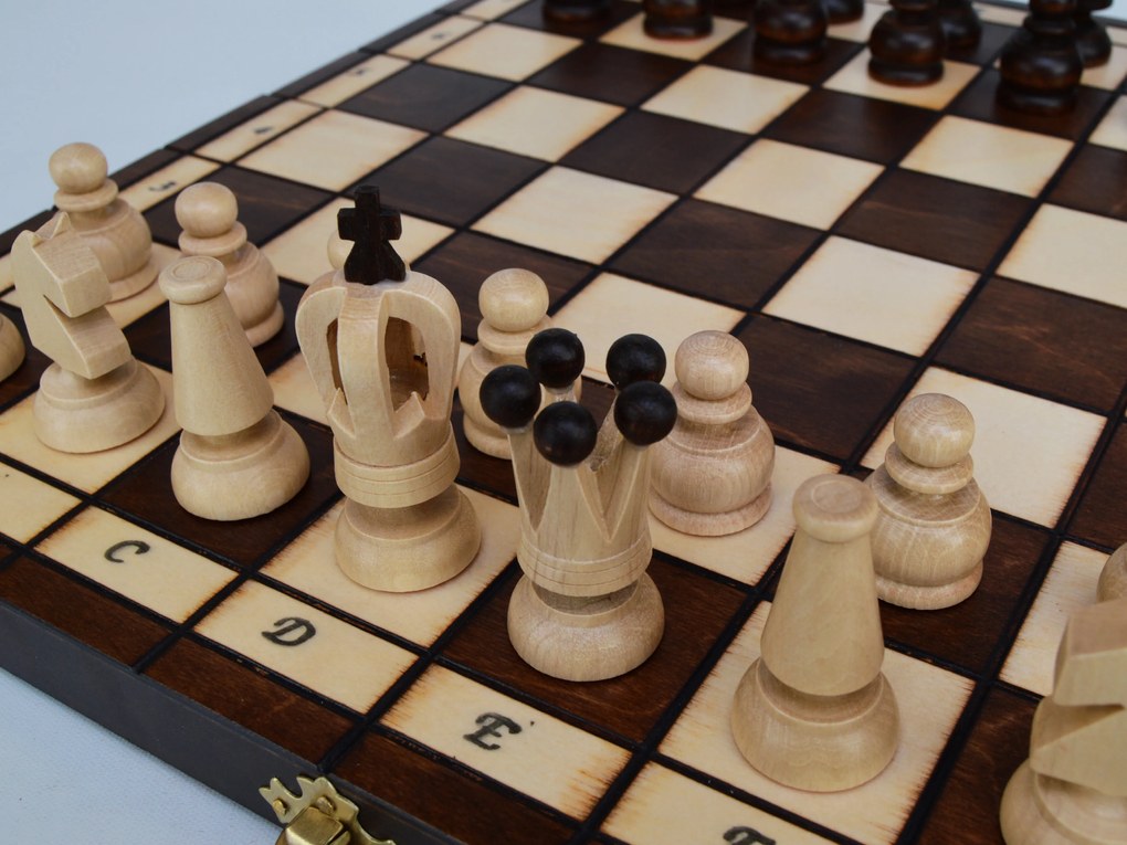 Dřevěné šachy s dámou - velké