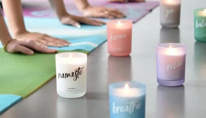 dw HOME Vonná svíčka Yoga - Breathe 425 g, modrá barva, sklo, dřevo, vosk