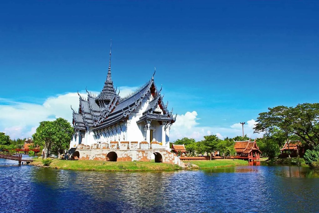 DIMEX | Samolepicí vliesová fototapeta na zeď Thajský chrám MA-5-1161 | 375 x 250 cm | zelená, modrá, bílá, šedá