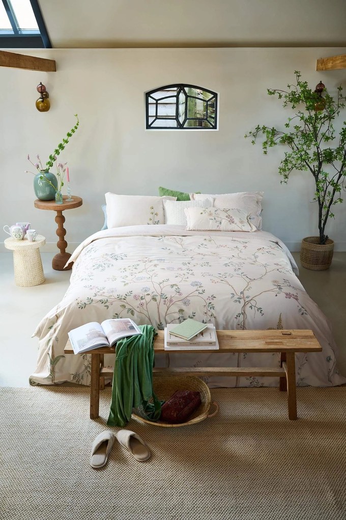 Pip Studio dekorační polštář Desi Garden 35x60 - bílý (Dekorační polštář v bílé barvě s květinami)