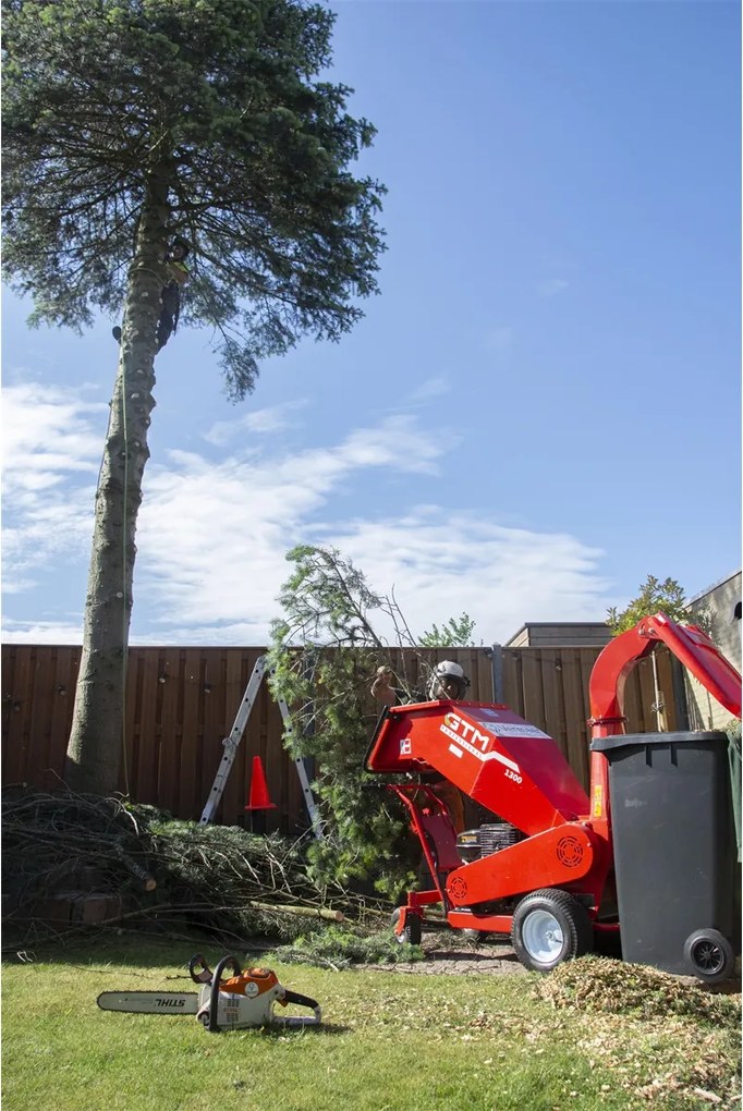 GTM Professional GTM GTS 1300 WDG - benzinový drtič dřeva s pojezdem