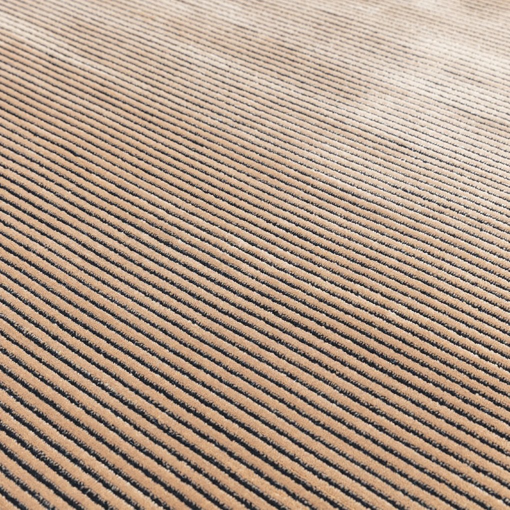 Tribeca Design Kusový koberec Zoom Stripe Terracotta Rozměry: 120x170 cm