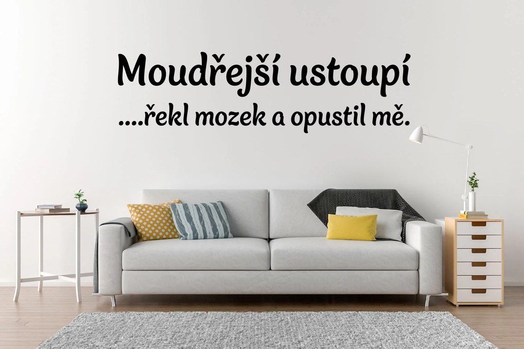 Samolepka na zeď Moudřejší ustoupí Barevná varianta: Černá, Velikost (šířka x výška): 50x13cm