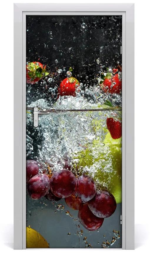 Fototapeta na dveře samolepící ovoce pod vodou 75x205 cm