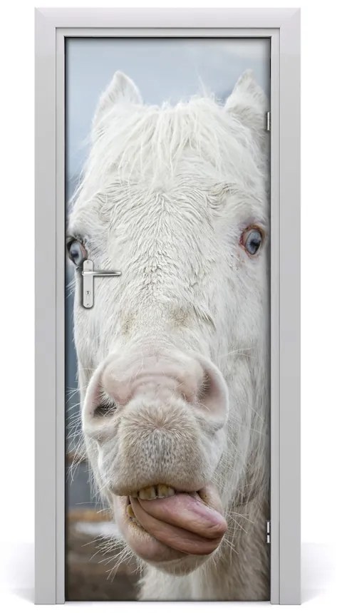 Samolepící fototapeta na dveře Šílený bílý kůň 75x205 cm