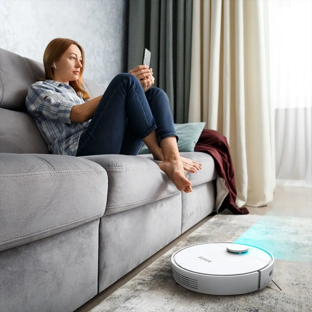 TESLA RoboStar iQ550 - laserový robotický vysavač