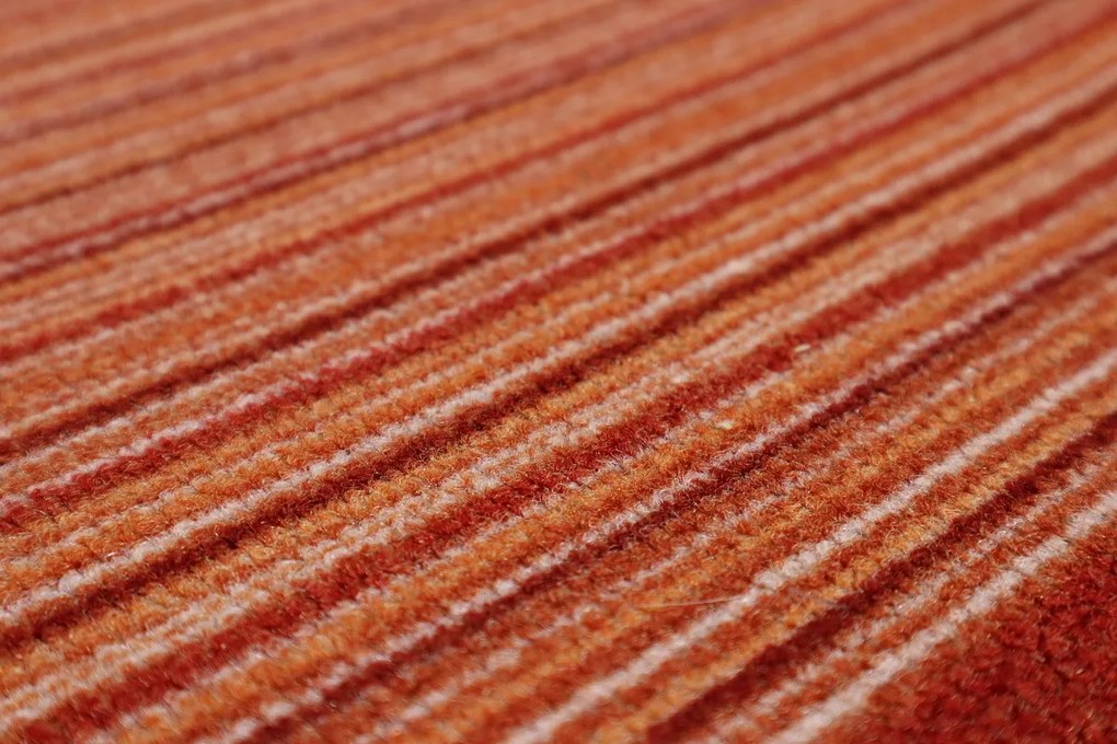 Associated Weavers, Protiskluzový běhoun na míru Carnaby 84, šíře 80 cm, červená, chodba / předsíň