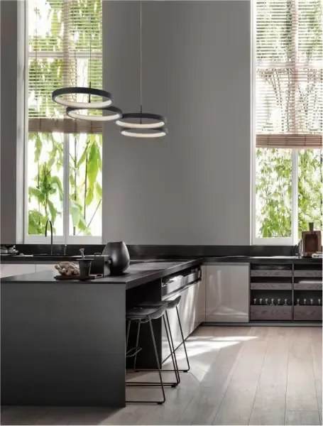 LED lustr Magnus 84 černé