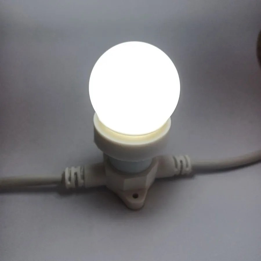 LED žárovka ledově bílá, patice E27, 12 diod