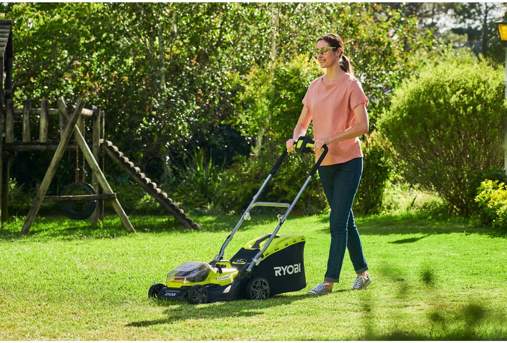 Ryobi RY18LMH37A-250 18V akumulátorová hybridní sekačka na trávu 37cm (včetně 2x5.0Ah) - SLEVA !