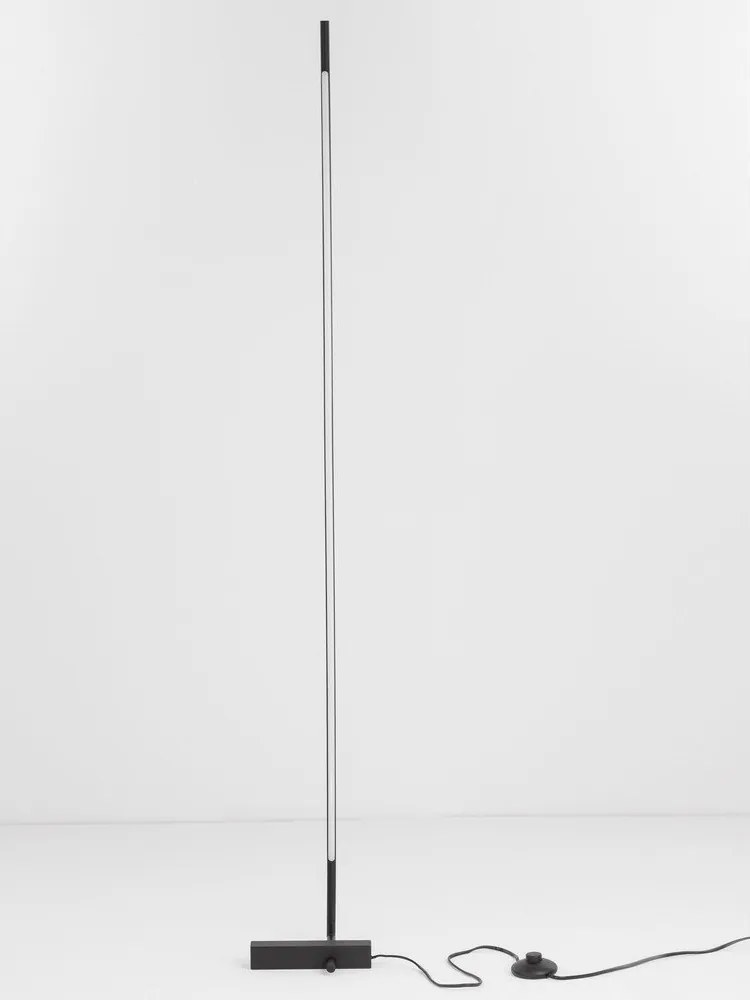 Černá kovová LED stojací lampa se stínidlem z akrylového skla (výška 140 cm) Raccio – Nova Luce