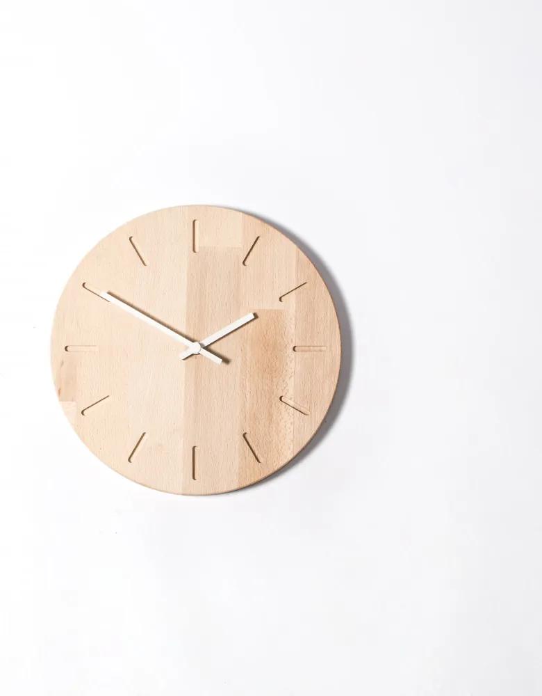 Nástěnné hodiny Pure M, bukové dřevo, s frézovaným ciferníkem